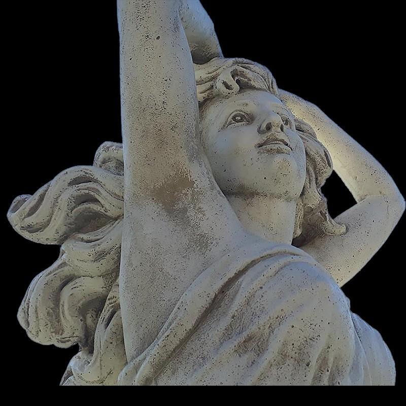 Rzeźba Wenus na kolanach do ogrodu – Italpark